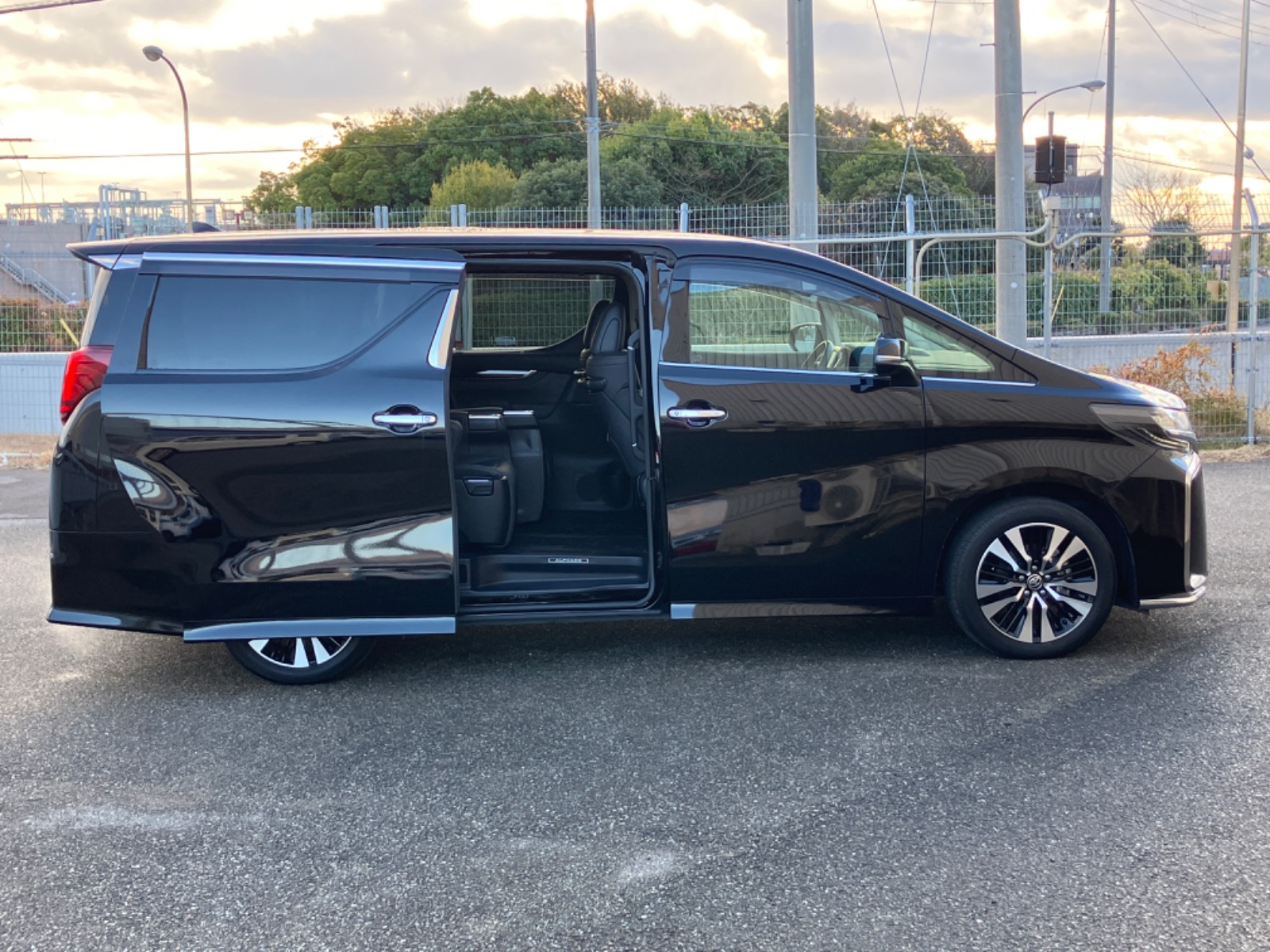 トヨタ アルファード S"C パッケージ" GAS 2.5L 2WD(7人乗り) ガソリン 2022年式 ブラック [2447]の詳細｜【KINTO ONE(中古車)】トヨタの中古車サブスク ...