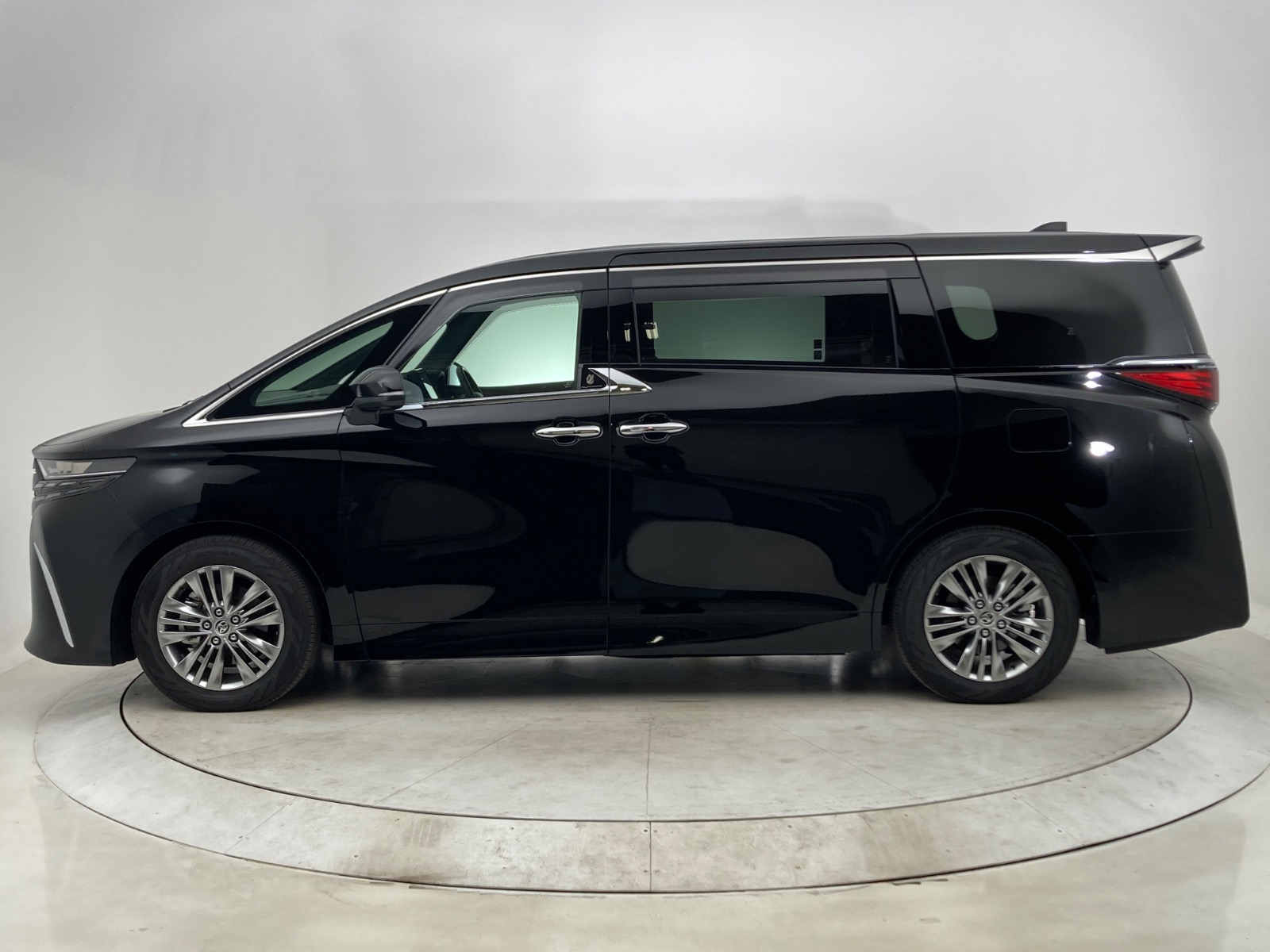 トヨタ アルファード Z GAS 2.5L 2WD(7人乗り) ガソリン 2023年式 ブラック [2413]の詳細｜【KINTO ONE(中古車)】トヨタの中古車サブスク（フルサービスリース）