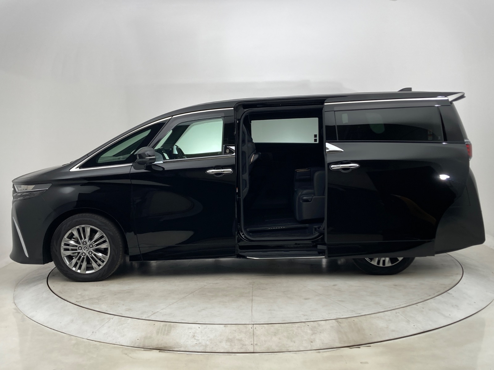 トヨタ アルファード Z GAS 2.5L 2WD(7人乗り) ガソリン 2023年式 ブラック [2413]の詳細｜【KINTO ONE(中古車)】トヨタの中古車サブスク（フルサービスリース）