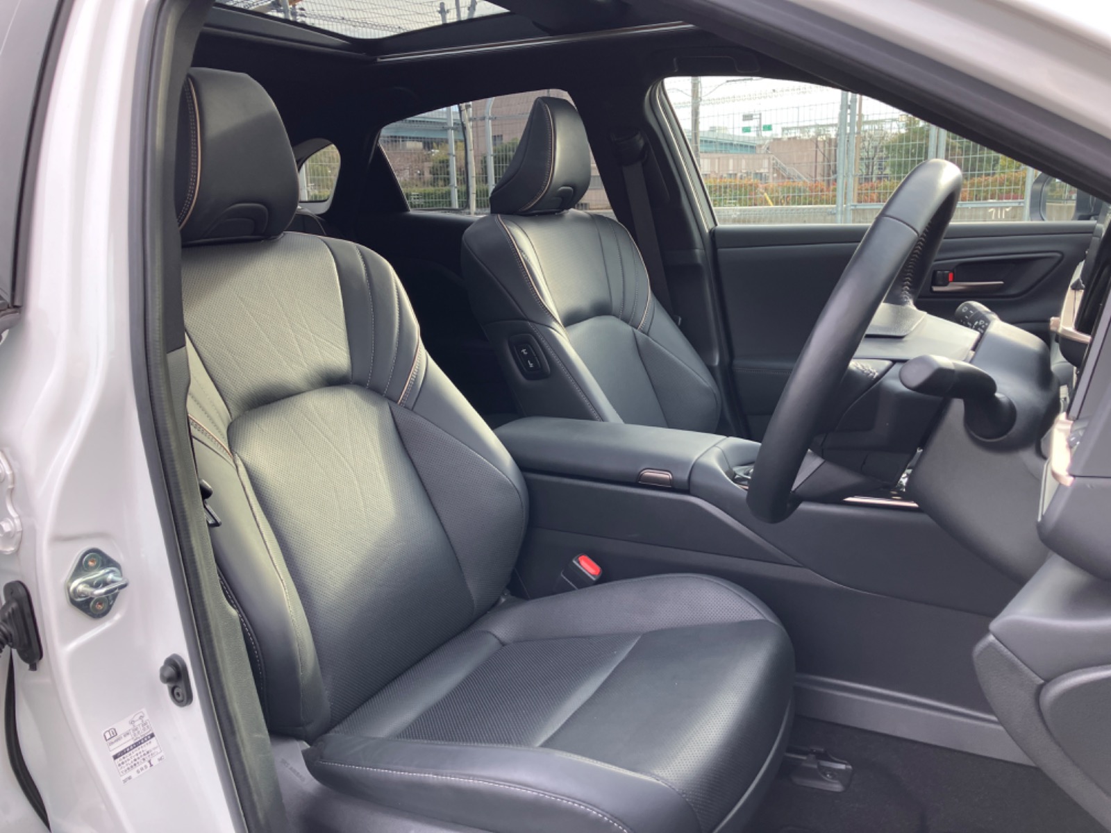 トヨタ クラウン SPORT Z HEV 2.5L 4WD(5人乗り) ハイブリッド 2023年式 プレシャスホワイトパール [2421]の ...