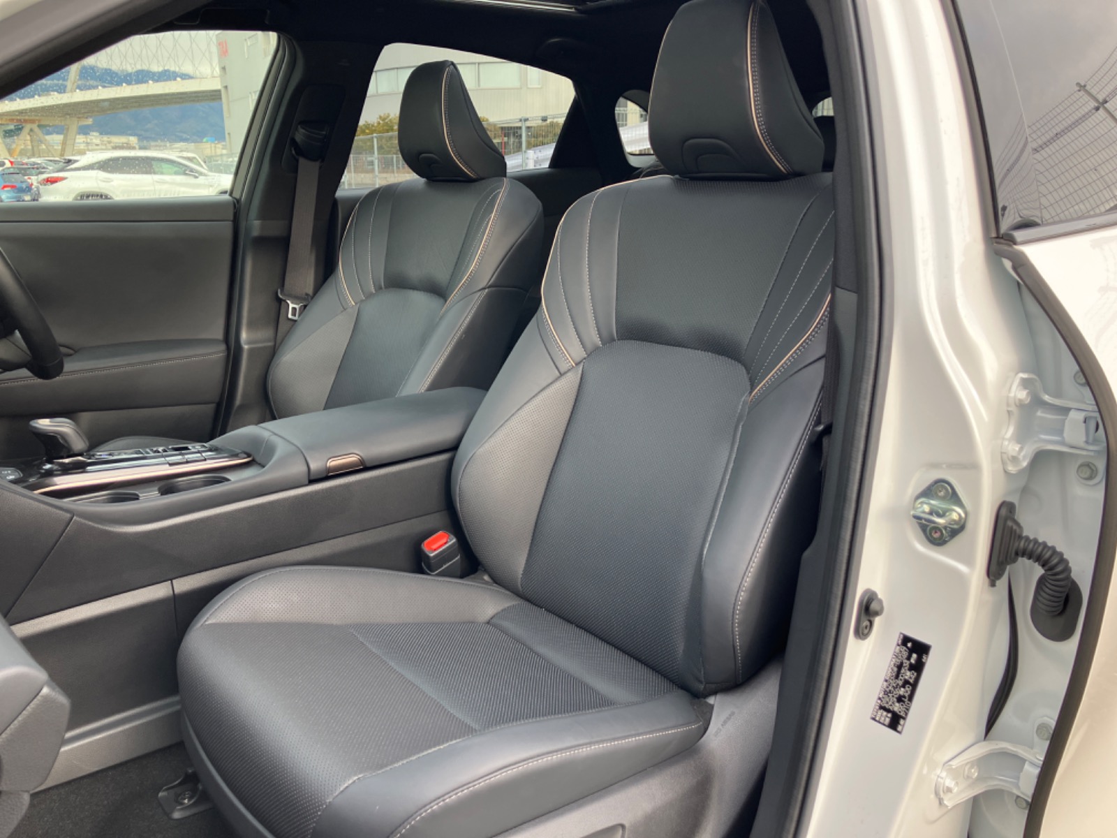 トヨタ クラウン SPORT Z HEV 2.5L 4WD(5人乗り) ハイブリッド 2023年式 プレシャスホワイトパール [2421]の ...