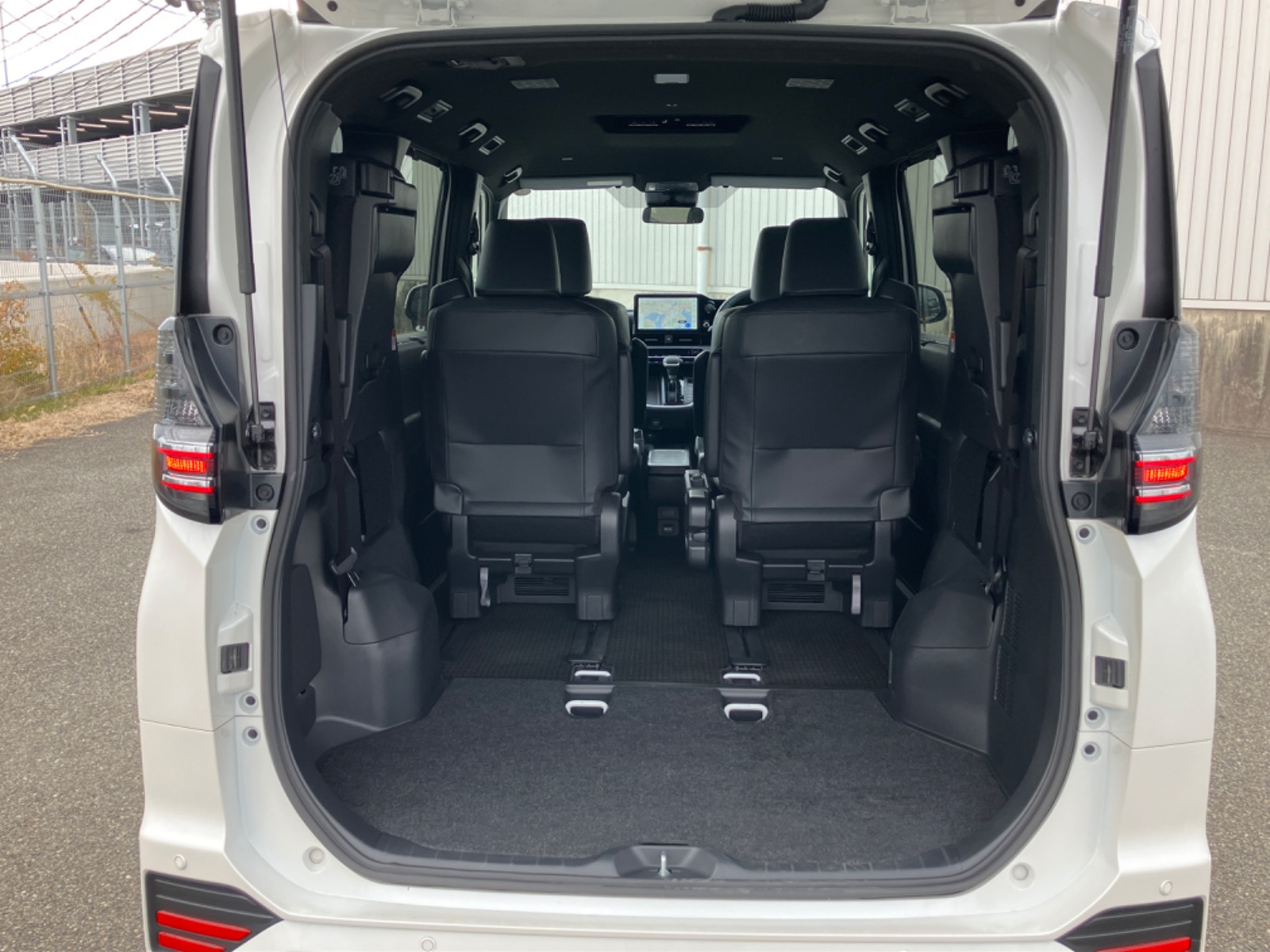 トヨタ ヴォクシー S-Z HEV 1.8L 2WD(7人乗り) ハイブリッド 2025年式 ホワイトパールクリスタルシャイン [2451]の詳細｜【KINTO ONE(中古車)】トヨタの中古 ...